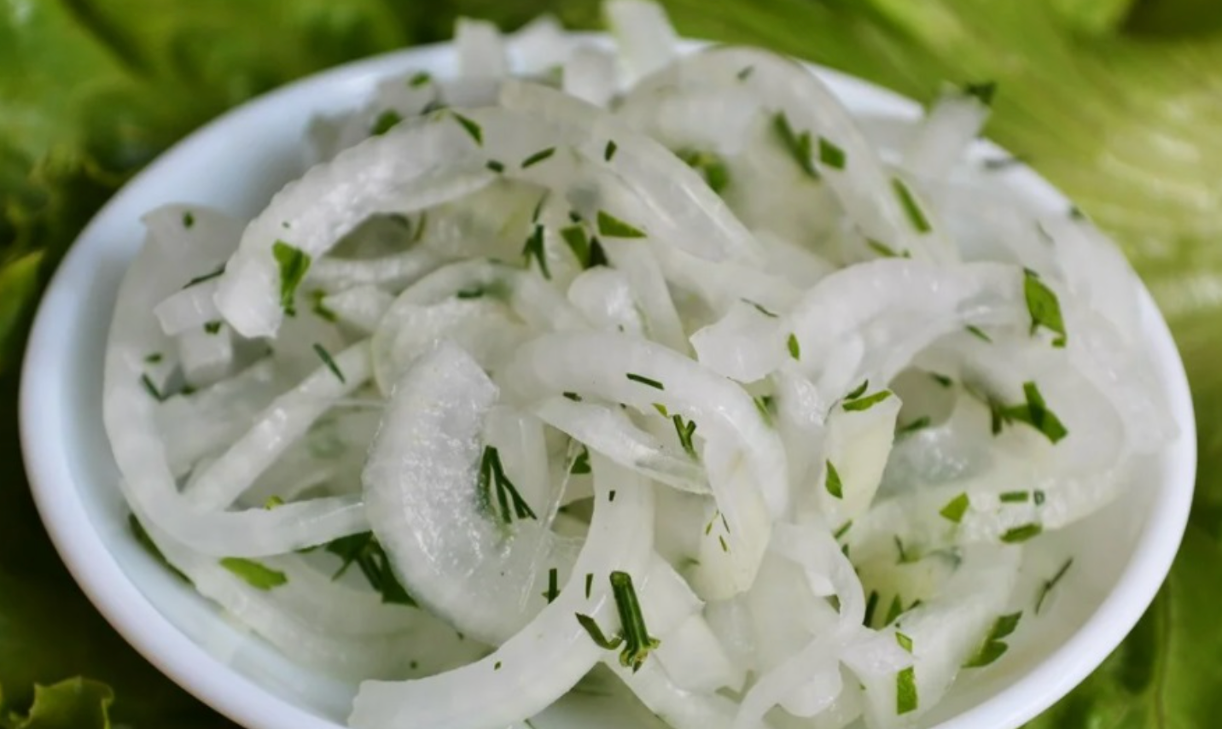 Restauracyjny trik, dzięki któremu cebula jest słodka i chrupiąca ...